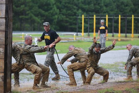 Two Women The First Since October 2015 Graduate From Army Ranger School