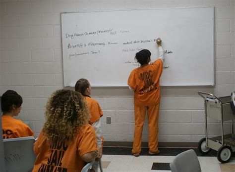 This Woman Was Shackled While Pregnant In Federal Prison A New Bill