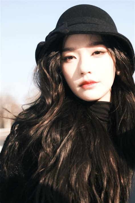 China Actress Lin Yun Facebook