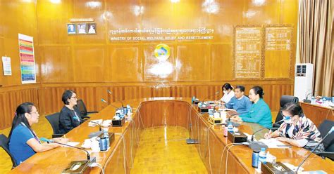 ပြည်ထောင်စုဝန်ကြီး ဒေါက်တာသက်သက်ခိုင