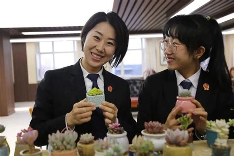 妇女节专辑｜花儿送给爱花人，留住绿色才是春澎湃号·政务澎湃新闻 The Paper