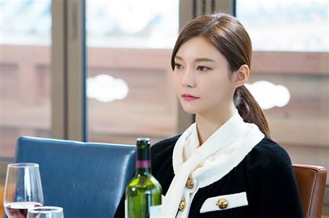 곡성 천우희 원피스 복근 노출 디자인 굿