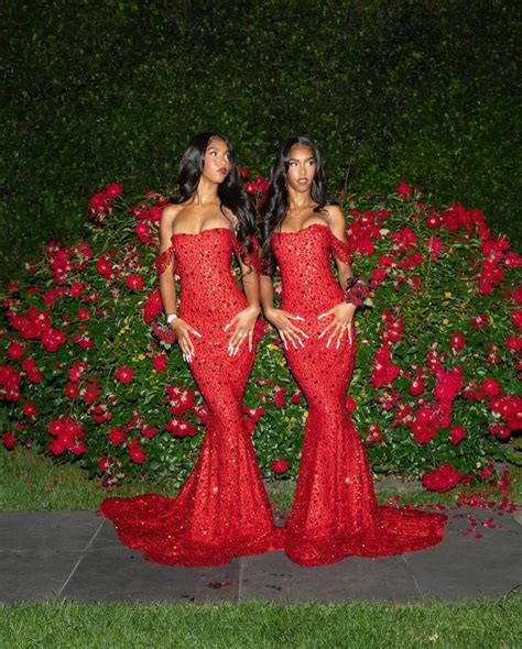 Дъщерите на Пи Диди облякоха еднакви абитуриентски рокли празнуват докато баща им е в съда