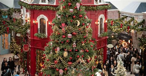 더현대 서울 ‘연매출 1조 달성 개점 33개월 만의 최단 기록”