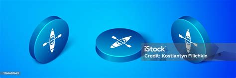 파란색 배경에 격리 된 등색 카약과 패들 아이콘 낚시와 관광을위한 카약과 카누 야외 활동 파란색 원 버튼입니다 벡터 일러스트레이션 3차원 형태에 대한 스톡 벡터 아트 및