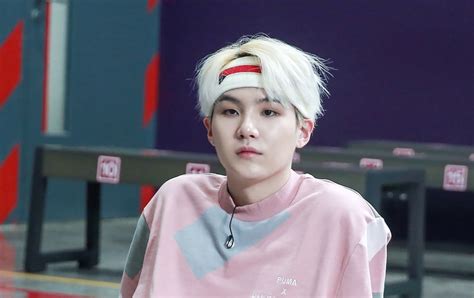 Alleged Photo Of BTS Suga Cuddling With His Girlfriend In The United States Is Leaked