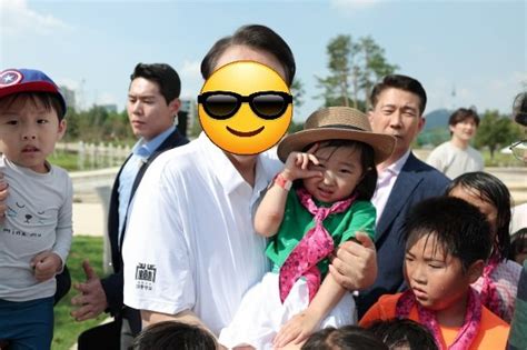 천안함 셔츠에 대통령실 마크 새긴 그 남자 ㅋㅋㅋ 정치 시사 에펨코리아