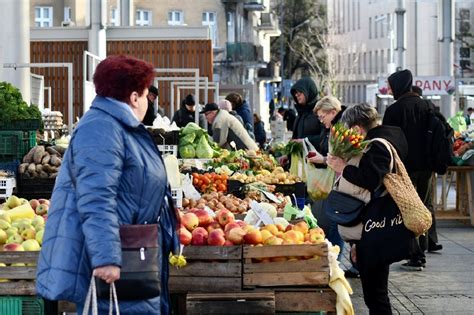 Ile wydamy na wielkanocne zakupy Eksperci te produkty będą tańsze