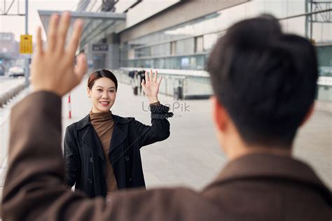 커플 작별 인사 사진 무료 다운로드 Lovepik