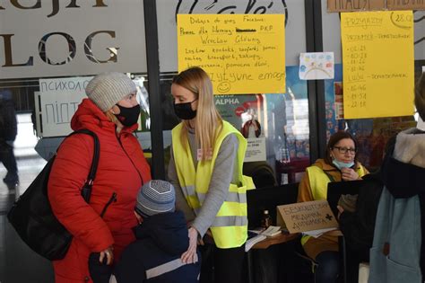 Bolesławiec dla Ciebie Bolec Info Tłumy uchodźców na Dworcu Głównym we Wrocławiu