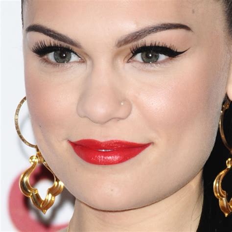 Jessie J Makeup And Red Lipstick Steal Her Style