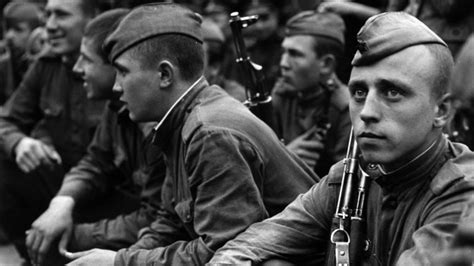 Септември 1968 г Войници на руската Червена армия в Прага след окупацията й Снимка Getty