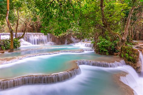 Kuang Si 폭포 Luang Prabang Laos의 마법의 청록색 파란색 루앙프라방 라오스 산맥의 이 폭포는 자연 국립