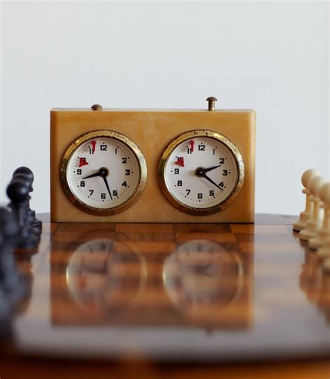 Minuterie De Sport D échecs Et Horloge Pour Défi Isolé Sur Une Maquette