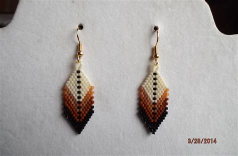 Boucle doreille en plumes daigle perlée de style amérindien Etsy France Perles amérindiennes