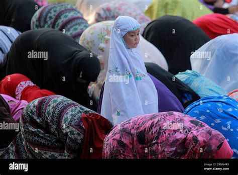 Philippines Girl Prayer Hi Res Stock Photography And Images Alamy