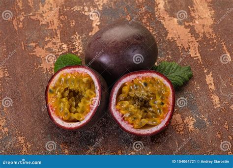 Fruta De La Pasi N Tropical Imagen De Archivo Imagen De Objeto Sano