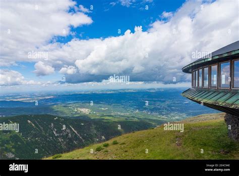 View to mountain snezka sniezka schneekoppe in karkonosze giant ...