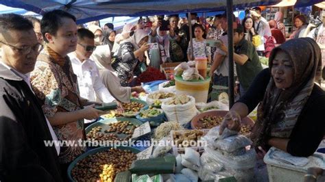 FOTO Wamendag Jerry Sambuaga Lakukan Peninjauan Di Pasar Tradisional