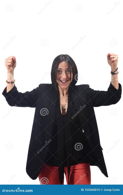 Mulher Que Aumenta Seus Bra Os E Que Sorri No Sinal Da Vit Ria No Fundo Branco Imagem De Stock