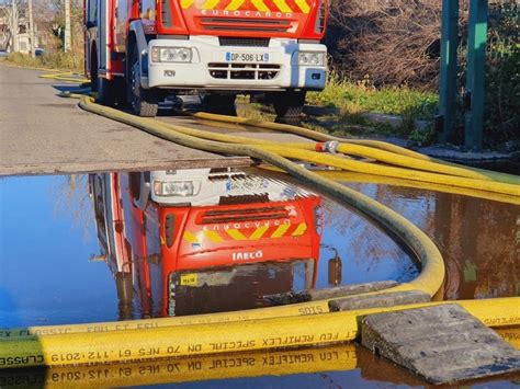 Dans un dépôt de la déchetterie d Avignon 300 m³ de déchets partent en