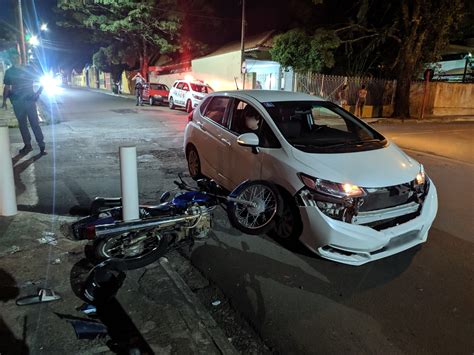Motociclista Não Respeita Pare E Se Envolve Em Acidente Na Vila Costa
