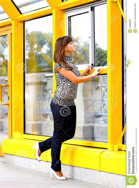 Jolie Fille De Sourire Image Stock Image Du Beauté Vert 12893683