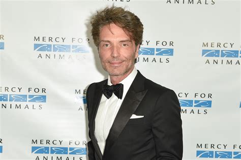 Richard Marx Takes Down Unruly Passenger On Korea Air Flight Cbs News
