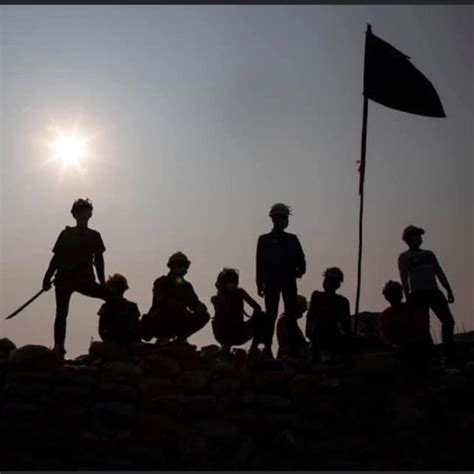 Khit Thit Media မြဝတီ ဝေါလေ ကားလမ်း၊ ကျော်ဝါးဘိုးဘုရားအနီး တပ်စွဲထားသော အကြမ်းဖက်စစ်တပ်ကို