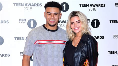 Doi Star Wes Nelsons Girlfriend Megan Barton Hanson Slams His Skating