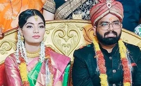 बिहार में का बा गाकर मशहूर हुईं सिंगर नेहा राठौर बनी यूपी की बहूरानी