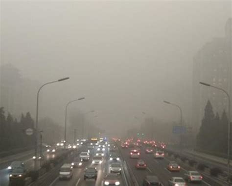 北京发今年首个空气严重污染警报 建议学生暂停户外活动 星岛日报