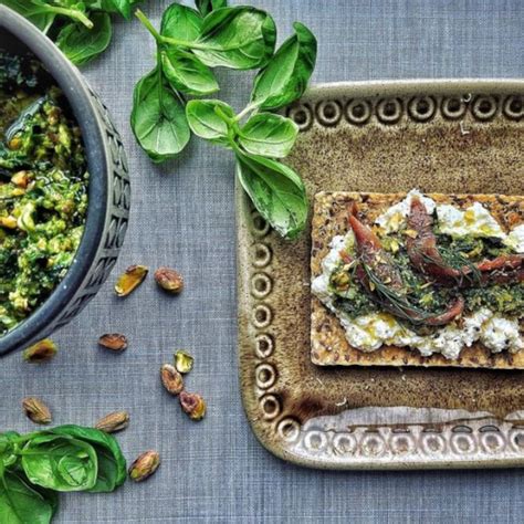 Ricotta Anchois Et Pesto De Pistache Sigdal