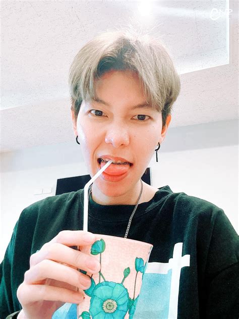 ป๊ายปาย โอริโอ้” ชีวิตติ่งคอมพลีท ถ่ายรูปกับศิลปินที่ชอบ
