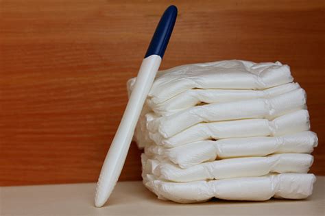 임신 테스트 및 기저귀 모성 어린이 임신 피임개념 건강 문제 및 임신 문제 낙태 공간을 복사합니다 0명에 대한 스톡 사진 및 기타 이미지 Istock