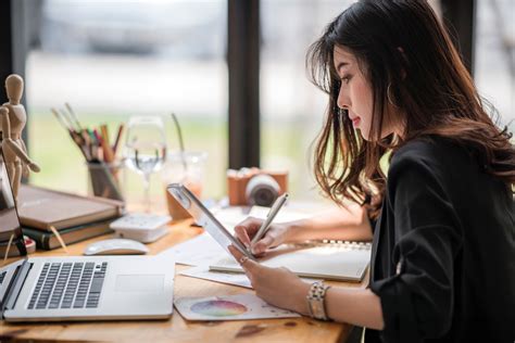 Webデザイナーを目指す人に役立つブログ（6選） Webデザイナーの仕事・なり方・年収・資格を解説 キャリアガーデン