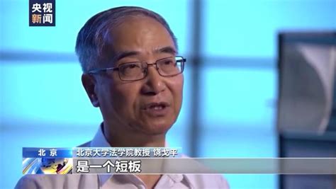 【暴徒火烧无辜市民完整画面曝光】火烧市民，割颈袭警，咬断警员手指从“非法占中”到“修例风波”，几年来，香港陷入持续动荡、撕裂的泥潭，社会失序