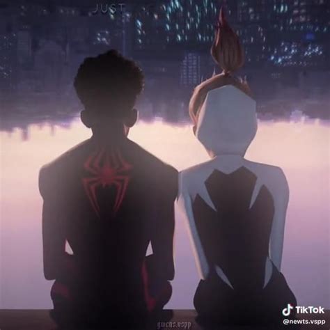 Pin On Spiderman Video Gwen Spiderman Cute Couples Goals Spiderman