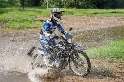 Yamaha Jatim BERIKAN TIPS MEMILIH APPAREL BAGI PEMULA PERSIAPAN NGALAS BARENG YAMAHA WR R
