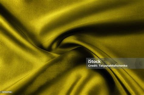 소프트 포커스입니다 텍스처 패턴입니다 천으로 실크 노란색입니다 겨자 실크 크 레이프 드 Chine 세척 밝은 겨자 직물은 매우 부드러운 부드러운 손 이다 휘장 주름으로