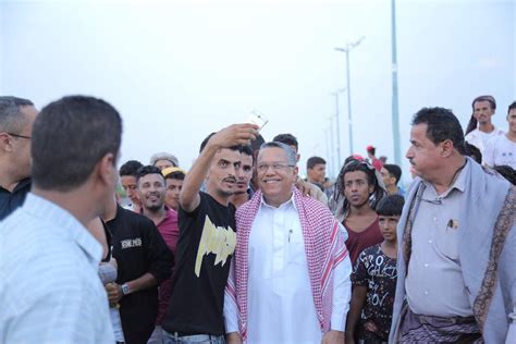 بن دغر يجري جولة ميدانية في عدن ويلتقي قائد القوات السعودية المصدر