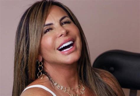 SBT TV De fio dental Gretchen coloca bumbum no sol Colágeno ok bronzeado ok