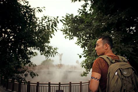 2023西部大峡谷温泉玩乐攻略 走上半山腰一个巨大的温 去哪儿攻略