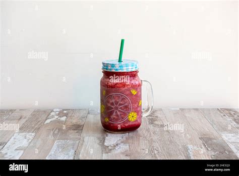 La granita ou rasée est une boisson sans alcool ou un en cas composé de