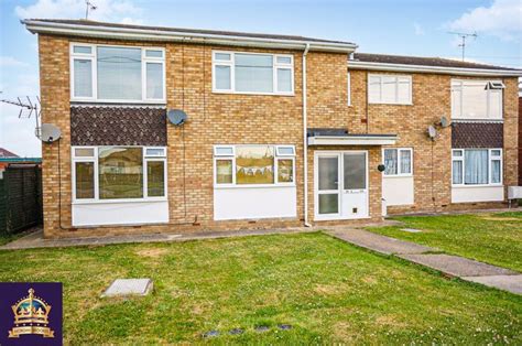2 Bed Flat For Sale In Point Road Canvey Island Ss8 £215000 Zoopla