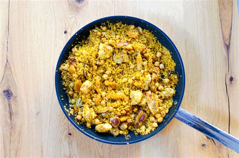 Pui Cu Harissa Si Cuscus Cu Naut Si Caise Confiate Mazilique