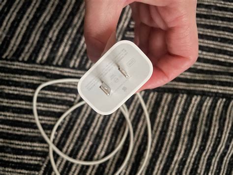 Apple 原廠 Magsafe 充電器＋20w Usb C 電源轉接器 手機及配件 電子周邊配件及產品 電池及充電器在旋轉拍賣