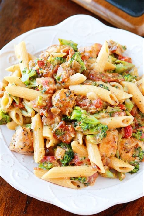 Cheesy Chicken Bacon Broccoli Pasta Recipe Chefthisup