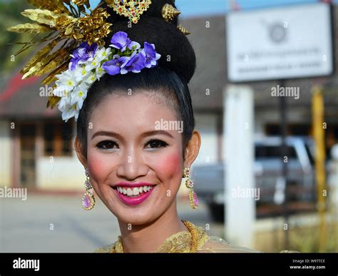 Young Thai Girl Girl Women Fotos Und Bildmaterial In Hoher Auflösung Alamy