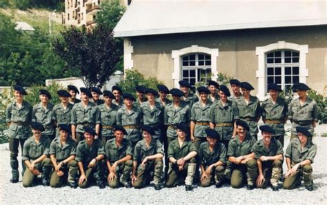 Photo de classe PEG classe 87 08 159 ième RIA Briançon de 1987 159